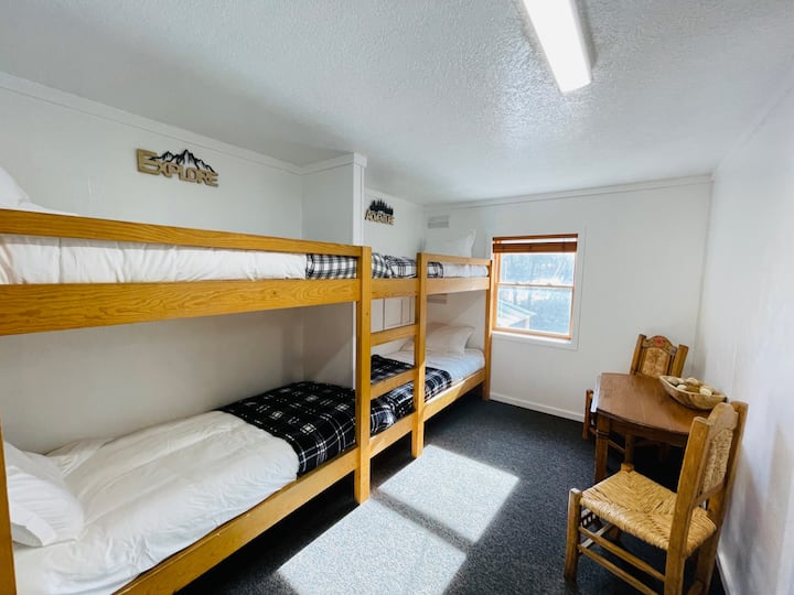 Queen Bed + Bunks | Mountain Orchard + Cows - Torreon, NM