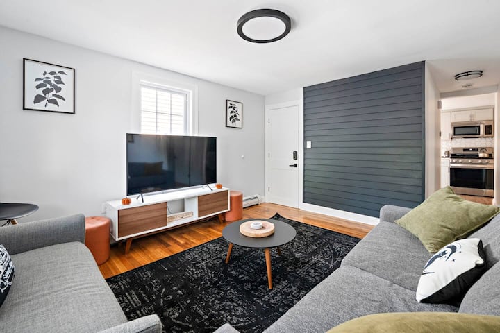 Fully Renovated Modern Unit Near Downtown Salem - Salem, MA