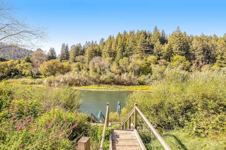 Riverdale - Riverfront W/ Dock And Boats, Hot Tub! - Monte Rio, CA
