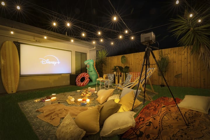Outdoor Cinema, Jumping Castle, Gym, Games Room - Cairns