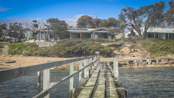 Sunset Ridge Has Direct Access To A Private Beach - Coffin Bay