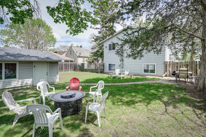 Spacious Minneapolis Home Rental: 8 Mi To Downtown - Bloomington, MN