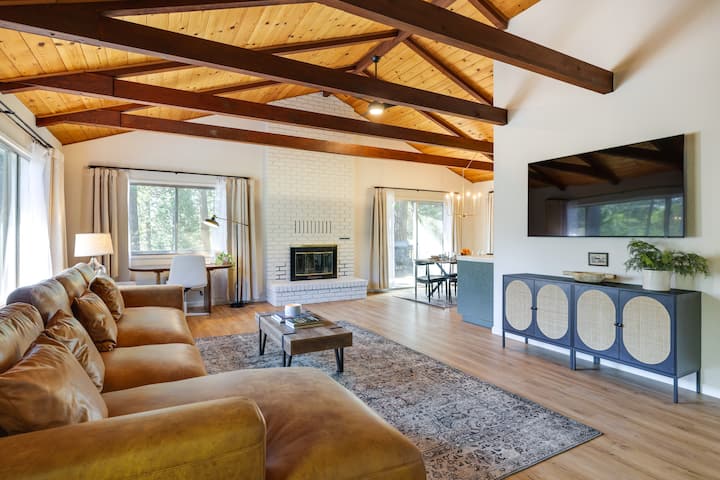 Deck & Fire Pit: Stunning Twain Harte Cabin! - Sonora, CA