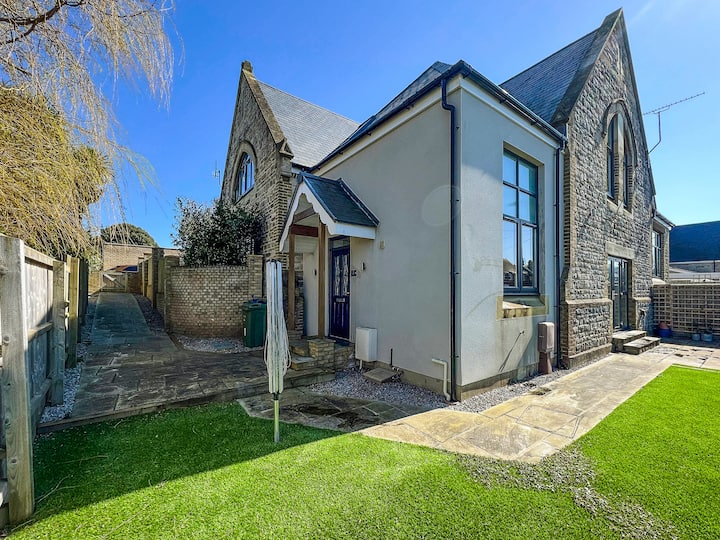 Old School Mews Too - Sandown