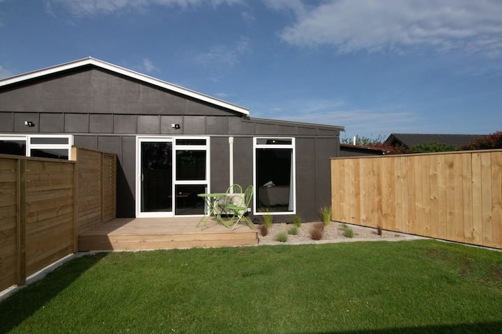 The Aisle Seat - Pet-friendly 1br Modern Apartment - Waitara