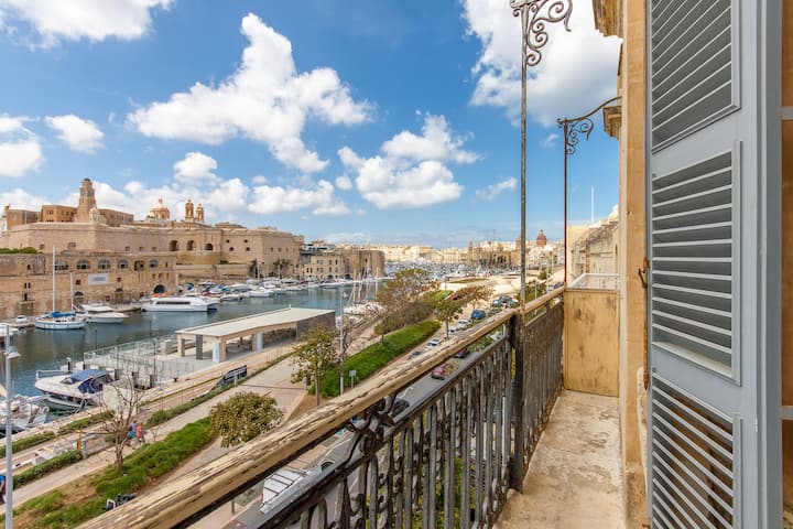 Bougainvillea Breeze & Marina View - Malta