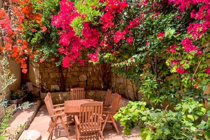 Bougainvillea Breeze & Marina View - Valletta
