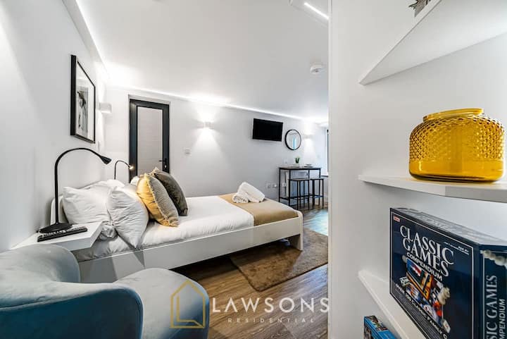 Chic Studio Steps From Windsor Castle - イギリス ウィンザー