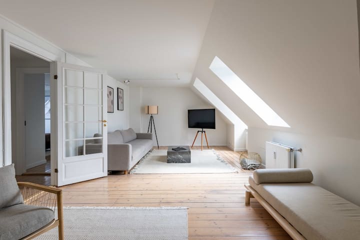 Cozy 2br Apt W/slanted Walls In Peaceful Area - Kopenhagen