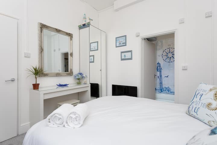 Dockyard Dreams - Close To Gunwharf! - Portsmouth