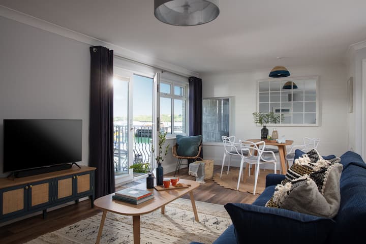 Padstow Harbourside Apartment With Views - Padstow