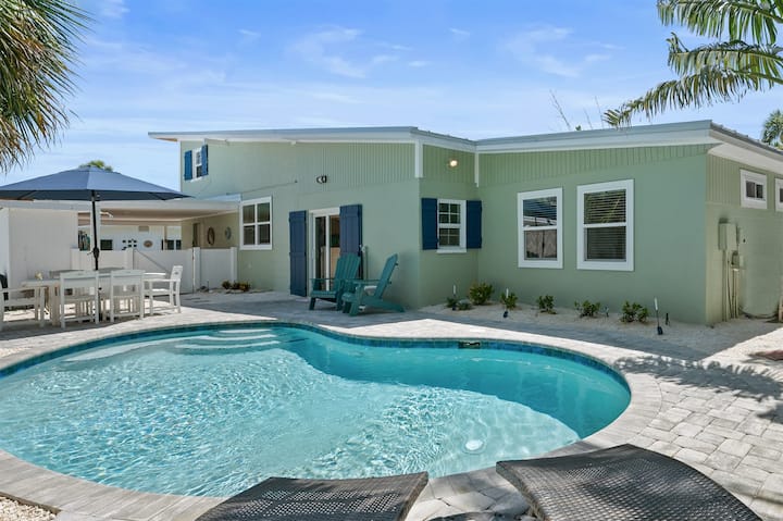 Aquamarine Oasis By Beach Boutique Rentals - Anna Maria, FL