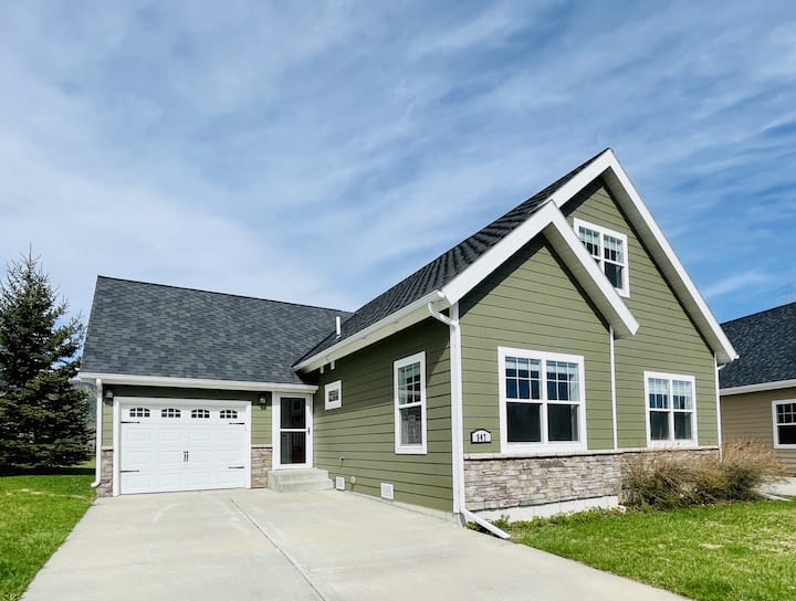 Golf Course Home W/mtn Views, Hot Tub & Fireplace - Red Lodge, MT