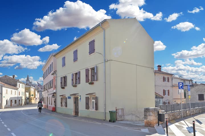 Room 2150/52324 - Bale