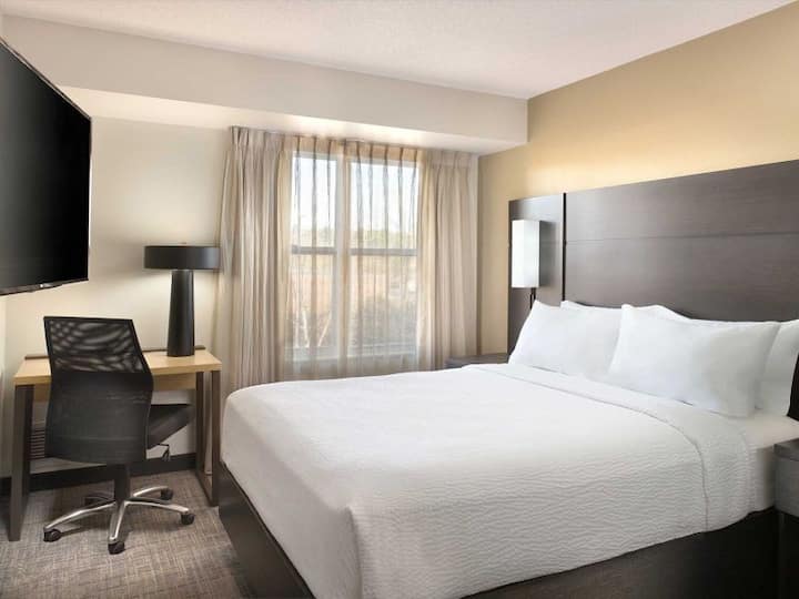 Two Relaxing 2br Suites With Kitchens, Pool! - Raleigh
