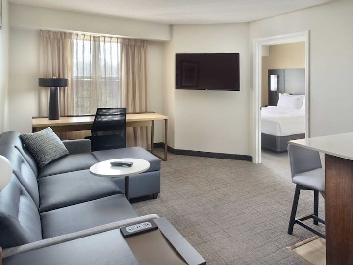 Rare Find! 4 Pet-friendly 1br Suites, Onsite Pool! - Raleigh, NC