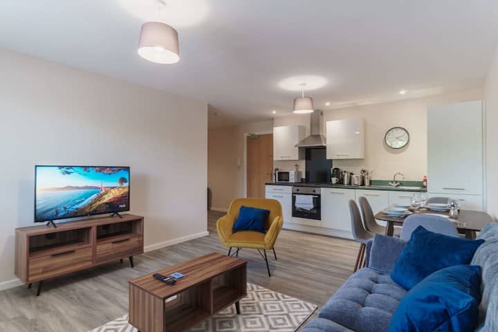 Spacious & Bright 2 Bed Apartment, Manchester - Salford