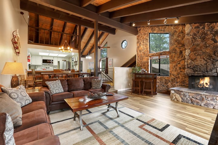 Heavenly Haven - Hot Tub + Seasonal Hoa Pool - South Lake Tahoe, CA
