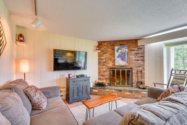 Ski-in/ski-out Bromley Mtn Condo: Wood Fireplace! - Emerald Lake State Park, East Dorset