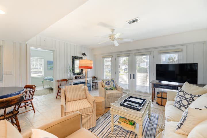Atlantic Beach Condo - Walk To Beaches! - Atlantic Beach, NC