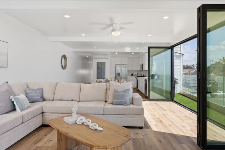 Elegant & Modern Beachfront Condo - 835-5 - Oceanside, Californie