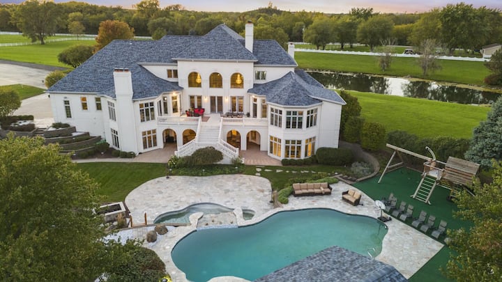 Events Welcome! 12,000 Sf Mansion W/ 2 Pools - Morris, IL