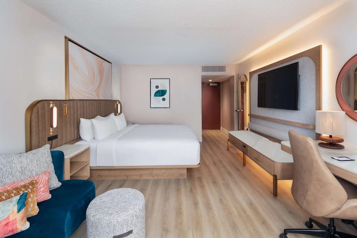 Time To Explore Miami!  Close To Miami Art Museum - Miami, FL