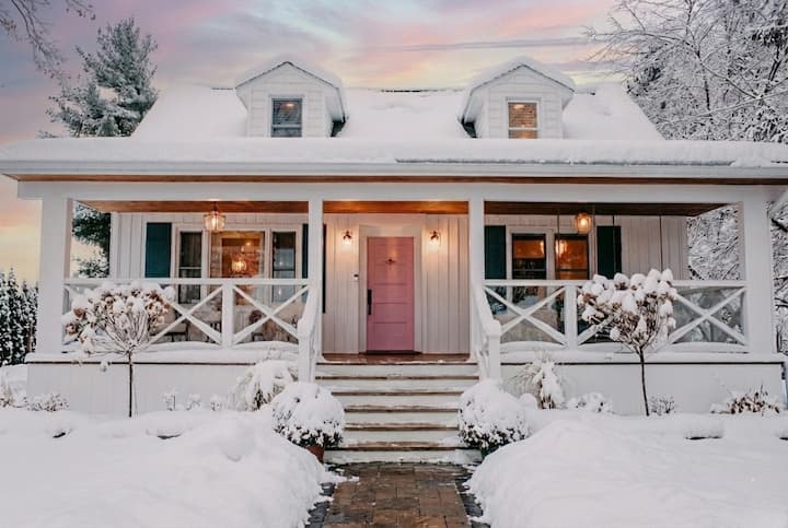 Pink Door Farmhouse Notl | Hot Tub | Swing | Bbq - Niagara-on-the-Lake