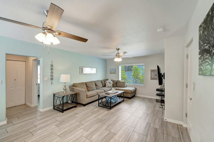 2br Duplex Near Beach & Bay With Pool, Grill, W/d - Bradenton Beach