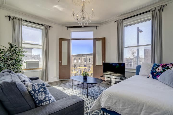 Perfect For Groups | Balcony, Ac, Near Parks - Laval