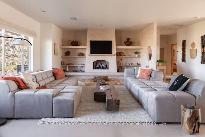 Posada Calma - Luxury Stay W/ Spa, Pool & Views - Yucca Valley, CA
