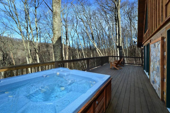 Luxury Cabin: 3 Kings, Hot Tub, Fireplace, Lg Deck - Sugar Mountain, NC