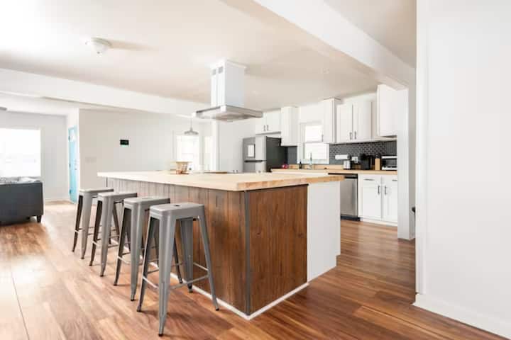 *5 Minutes* From Downtown Newly Renovated House - Birmingham, AL