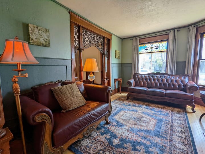 Historic House | Sleeps 9 | 8 Minutes From Duluth - Duluth, MN