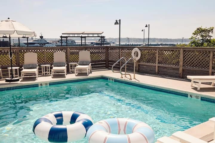 Direct Harbor Views + Free Breakfast & Pool - Southold, NY