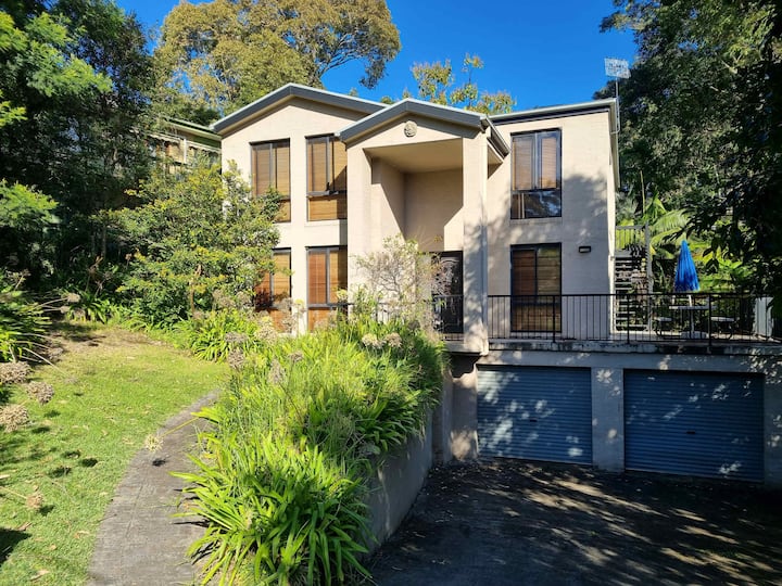 5br Family Retreat Steps To Beach - High Tide - Malua Bay