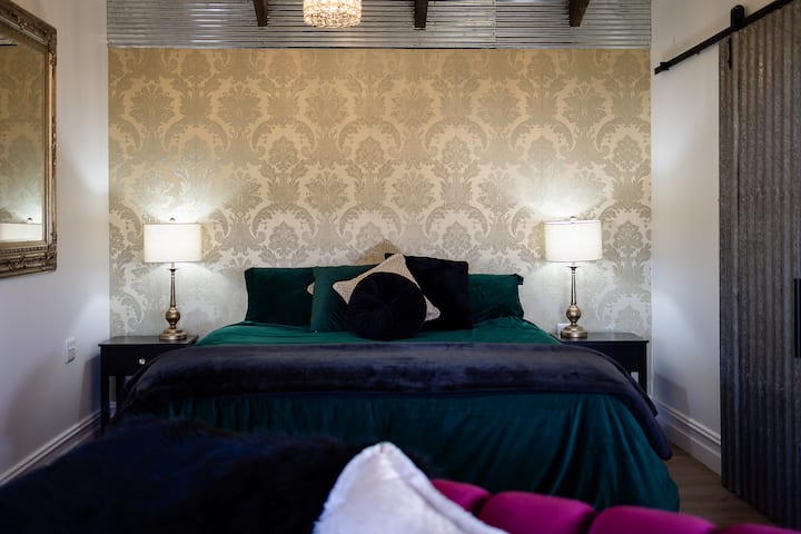Cluckingham Palace Accessible Cabin - Clare Valley - Blyth