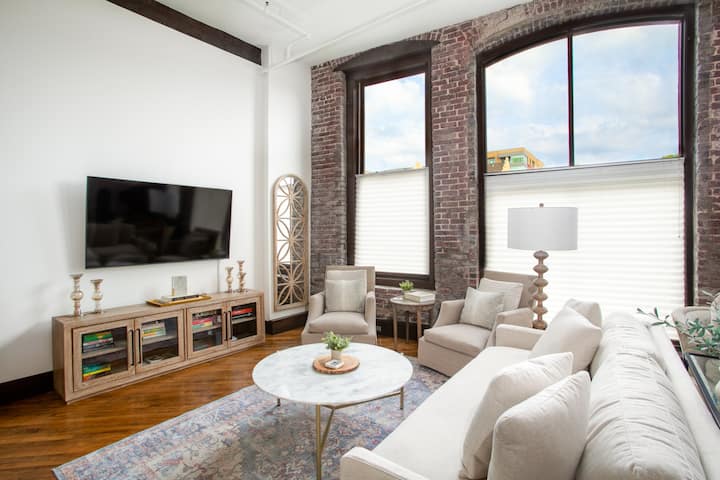 Modern Suite In Downtown Knoxville - Knoxville, TN