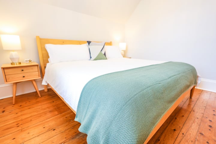 Mahone Bay B&b - Room 4 - The Levy - Lunenburg