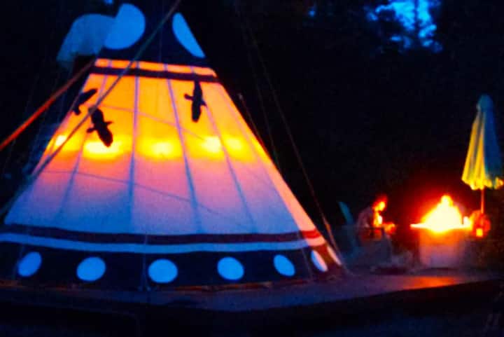 Raven’s Myth - Luxury Glamping - Sleeps 2 - Cave Junction, OR