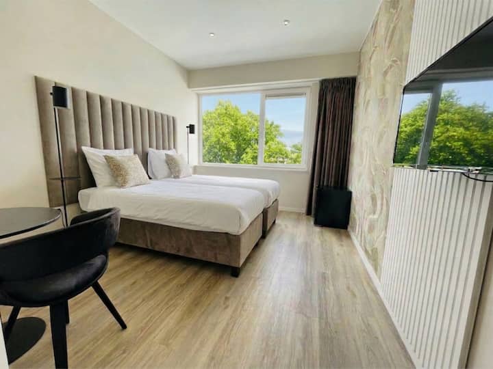 Suite Chic Avec Salle De Bain Et Cuisine - Oosterhout