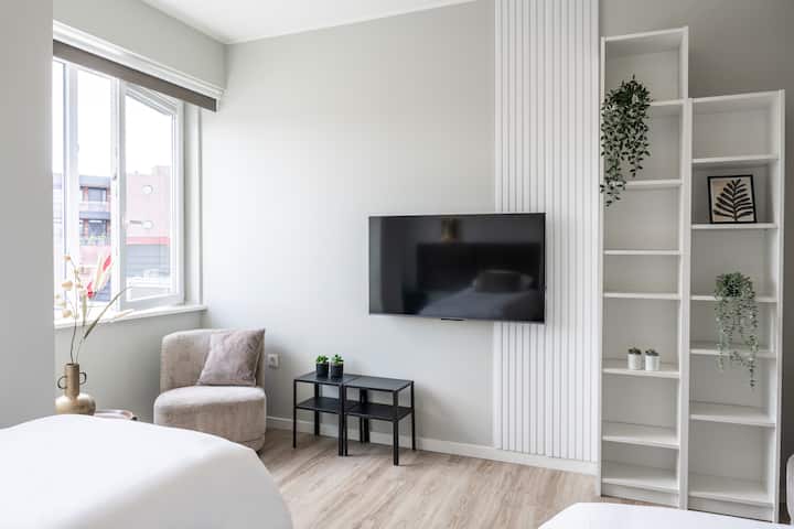 Chambre Simple Avec Lit Incroyable - Oosterhout