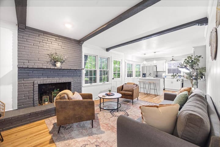 Light&bright Op Remodeled Home 4bd/2.5bth - Kansas City, MO