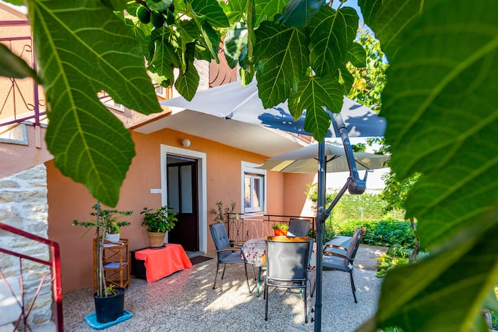 Chubi 2br Apt Parking Terrace Bbq Vegetable Garde - Sukošan