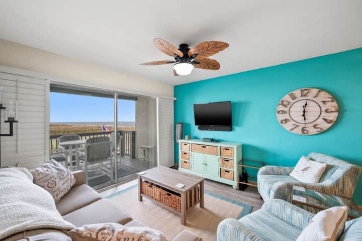 Coastal Charm: Elegant Beachside Condo With Pool - Fernandina Beach, FL
