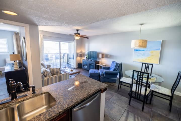 Drift Away – Beachfront 2br W/ Balcony & Pool - Fernandina Beach, FL