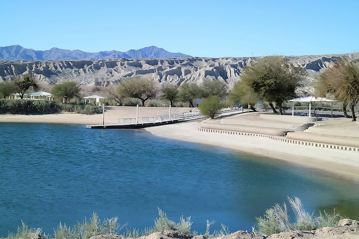 2 Comfortable Units! Pool, Game Room & Casino! - Laughlin, NV