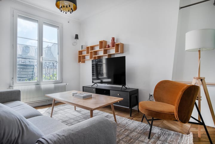 Blueground | Halles, Balcony, Nr Dining - Paris