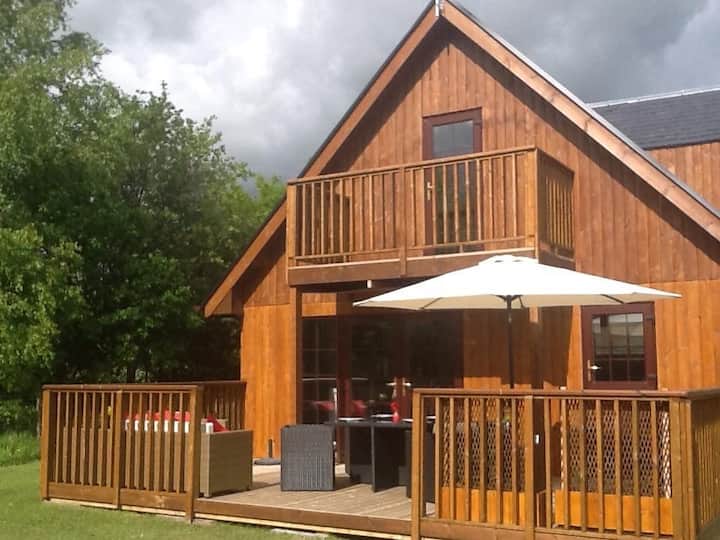 Party Lodge - 4 Bedroom Lodge With Private Hot Tub - Gleneagles