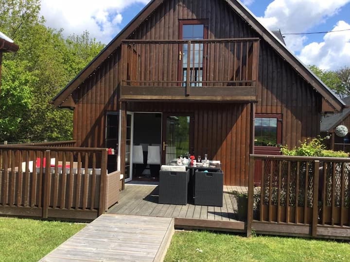 Topaz - 5 Bedroom Lodge With Private Hot Tub - Stirling